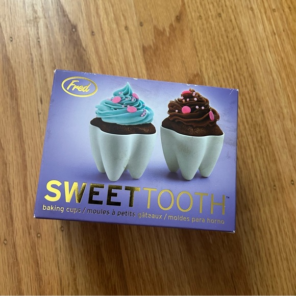 Fred | Kitchen | Genuine Fred Sweet Tooth Reusable Silicone Baking Cups ...
